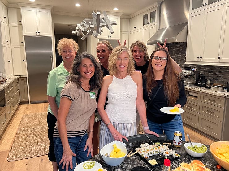 136 Memorable Friend Date Ideas